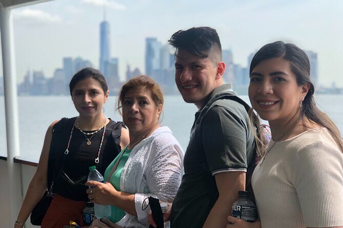 A day walking through New York in Spanish - Authentic Experiences and Atmosphere