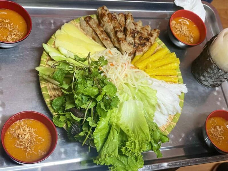 A Delicious Food Tour through the Old Quarter - An In-Depth Look at the Food Tour Experience