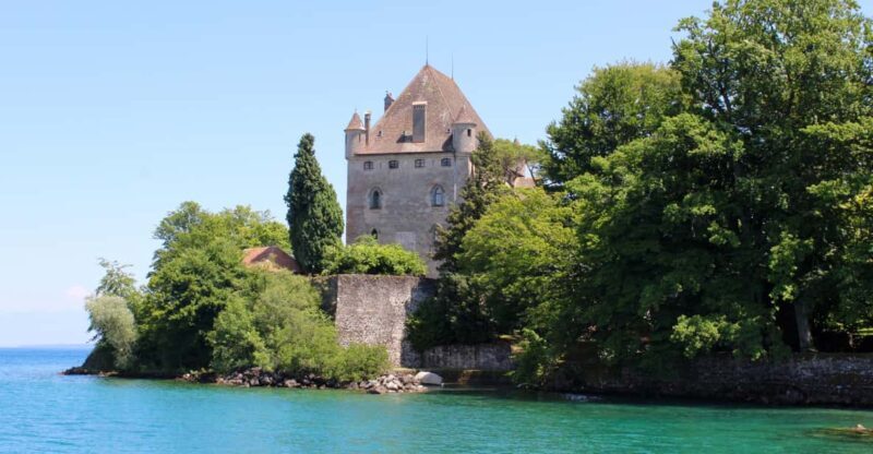 A guided tour of the medieval village of Yvoire - The Charm of Yvoire: An Authentic Medieval Village Experience
