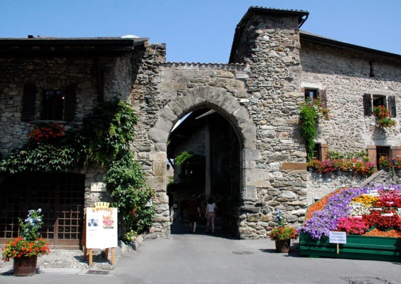 A guided tour of the medieval village of Yvoire - Practical Tips for Visitors