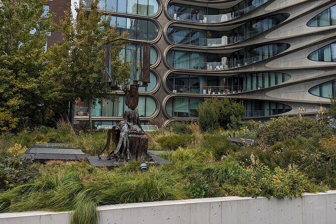 A Half Day Walk Between the Skyscraper Clusters of Manhattan - Who Will Enjoy This Tour?