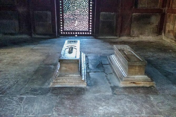 A history walk through the Humayun Tomb complex - Why Choose a Guided Walk of Humayun’s Tomb?