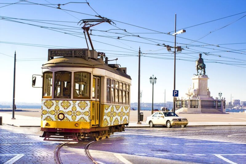 A Morning Exploration: A 1.5-Hour Private Tour of Lisbon - Practical Tips for Travelers