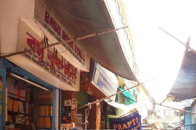 A Private Morning Walk Through Kolkata's Markets with Lunch - Key Points