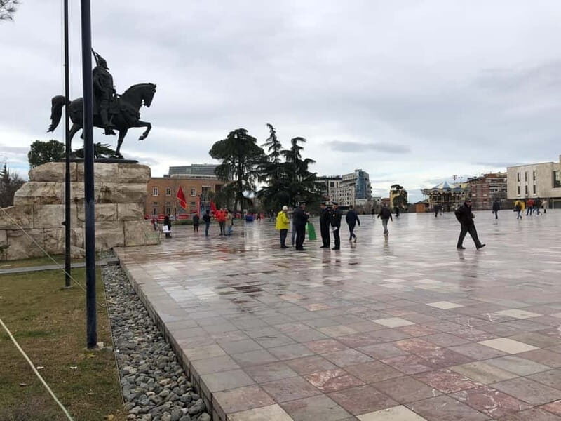 A short walking tour showing all in Tirana - Key Points