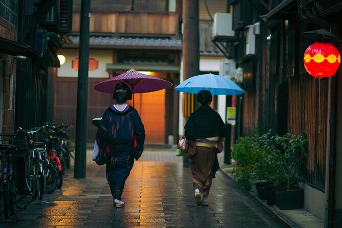 A Stroll Through Old Kyoto Geisha at Dusk - Exploring the Itinerary in Detail