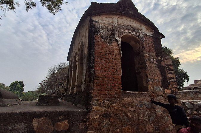 A Sunset Walk at Qutub Complex - The Importance of the Sunset