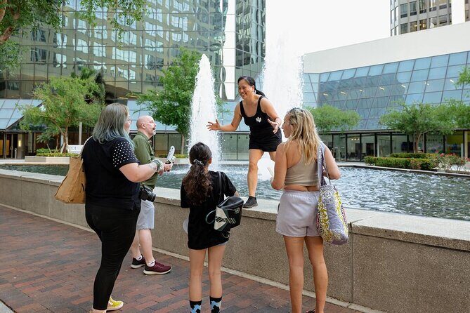 A Toast to the Ghost Haunted Pub Crawl in Downtown Orlando - Key Points