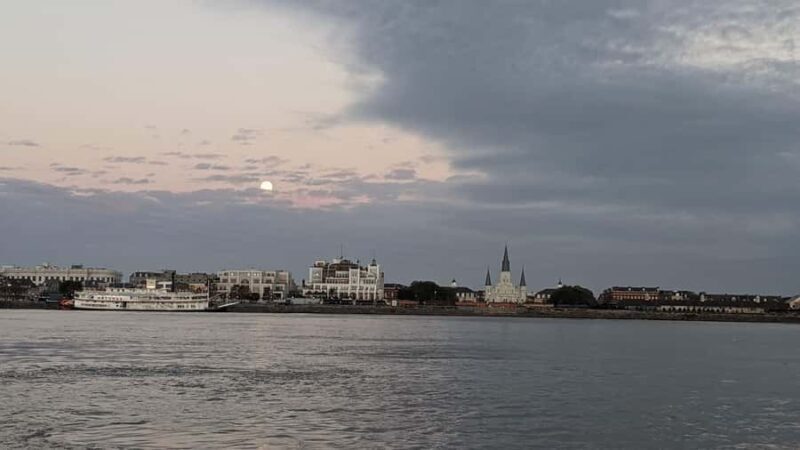 A Walking History Tour of Miss River in New Orleans - A Detailed Look at the Tour Experience