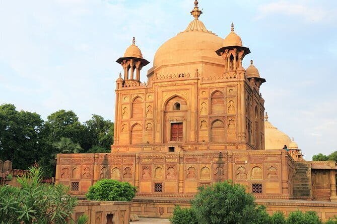 A Walking Tour for Vegetarian Foodies in Lucknow - FAQs