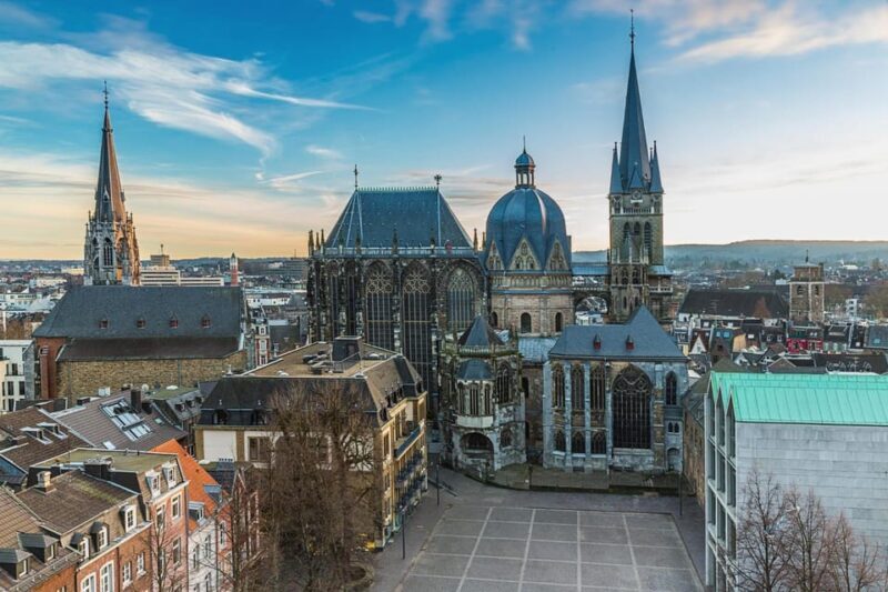Aachen: Express Walk with a Local in 60 minutes - Key Points