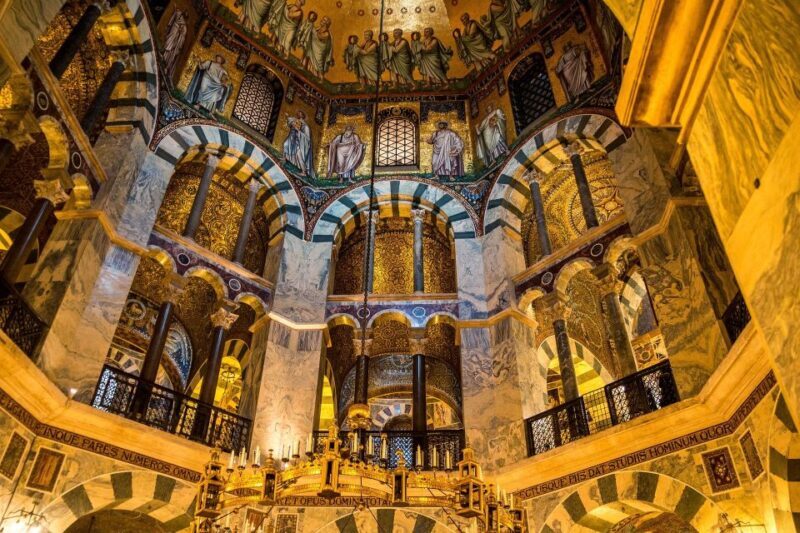 Aachen: Private Walking Tour With A Professional Guide - Visiting Aachen Cathedral