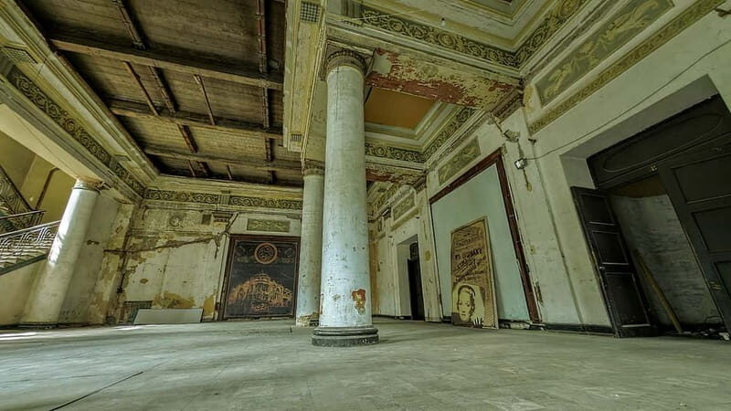 Abandoned Cinema- Urbex Tour in Tbilisi - Key Points
