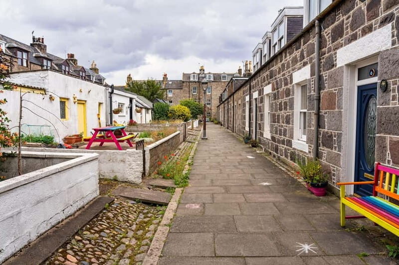 Aberdeen: Express Walk with a Local - Key Points