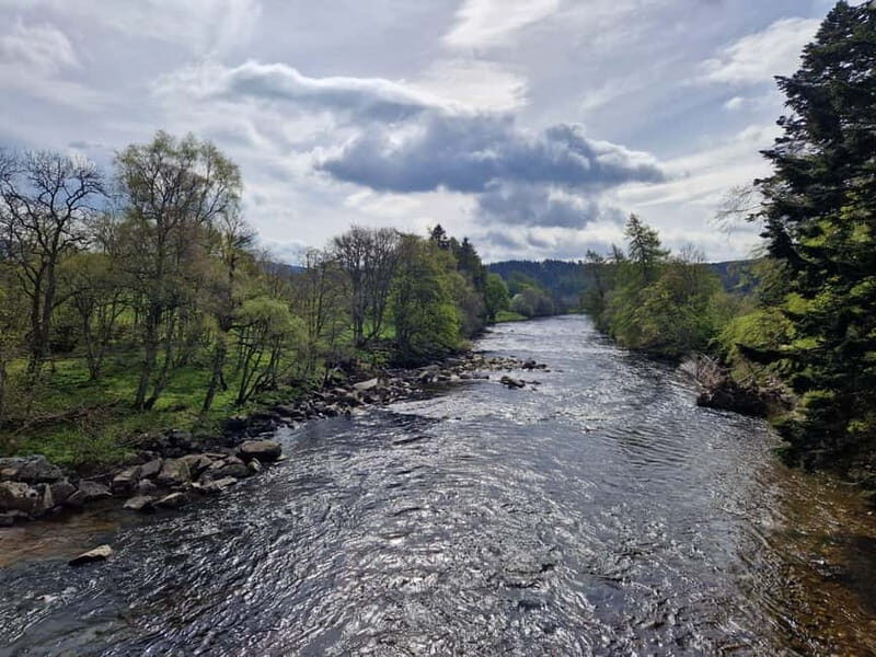 Aberdeen: Highland Heritage, Balmoral and Tartan Day Tour - Introduction and Early Stops