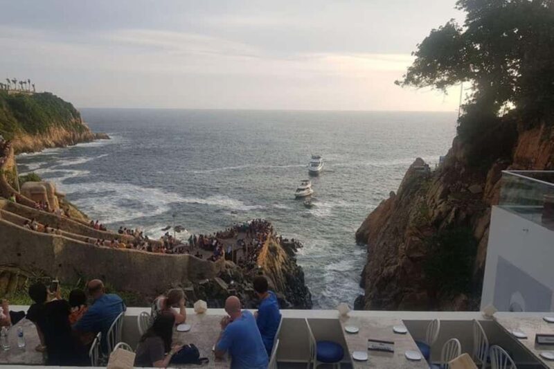 -Acapulco: Cliff Divers Experience w/ Al Pastor Tacos Dinner - Key Points