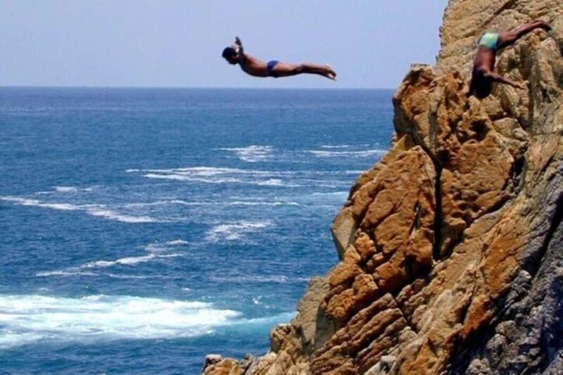 -Acapulco: Cliff Divers Experience w/ Al Pastor Tacos Dinner - An Introduction to the Experience