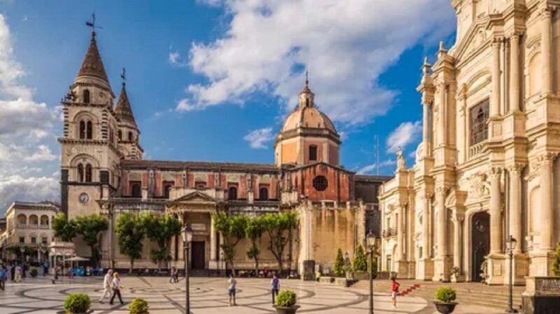 Acireale: Baroque walking and wine tasting at the Batia - Tasting Sicily: Wine and Local Snacks
