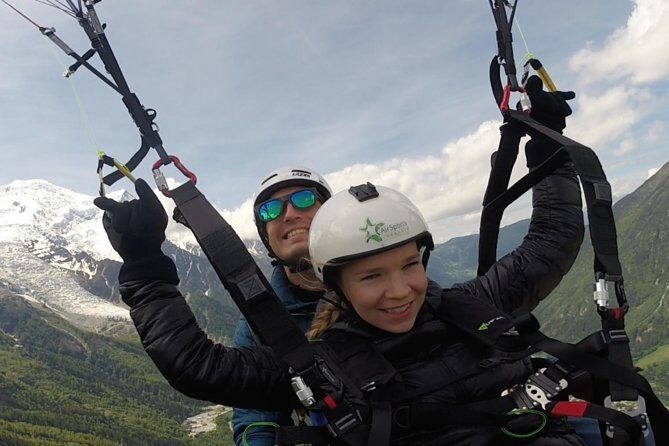 Acrobatic Paragliding Tandem Flight over Chamonix - An In-Depth Look at the Acrobatic Paragliding Experience
