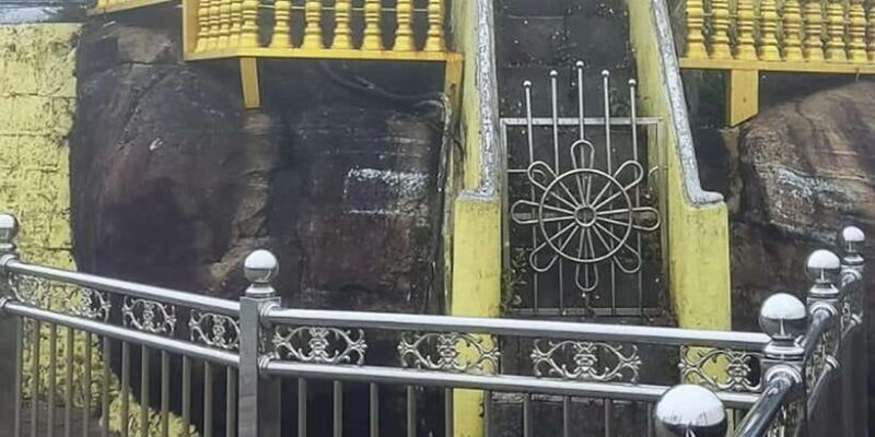 Adams Peak Hike from Kandy (Two days with Guide) - Key Points