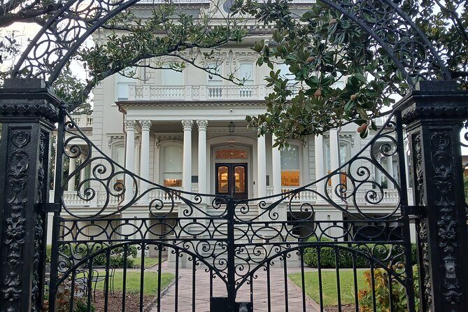 Adults-Only Garden District Cemetery Anne Rice True Crime Tour - Summing Up: Who Will Love This Experience?