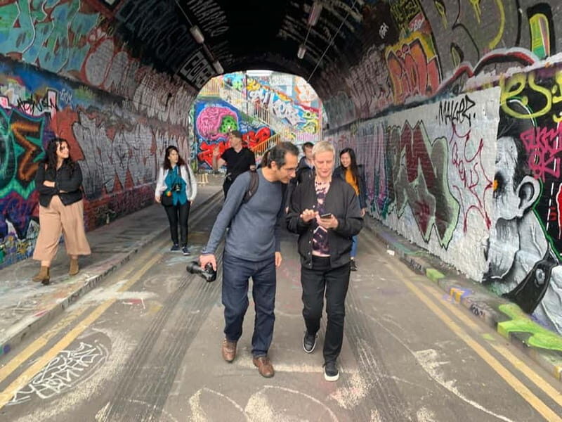 ADVANCED GRAFFITI STREET ART TOUR / SHOREDITCH / EAST LONDON - Spotting the Legends: Banksy, Ben Eine, and More