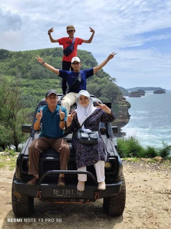 adventure to Jomblang cave & Timang Beach with a 4x4 jeep - Exploring the Depths and Heights: What the Tour Offers