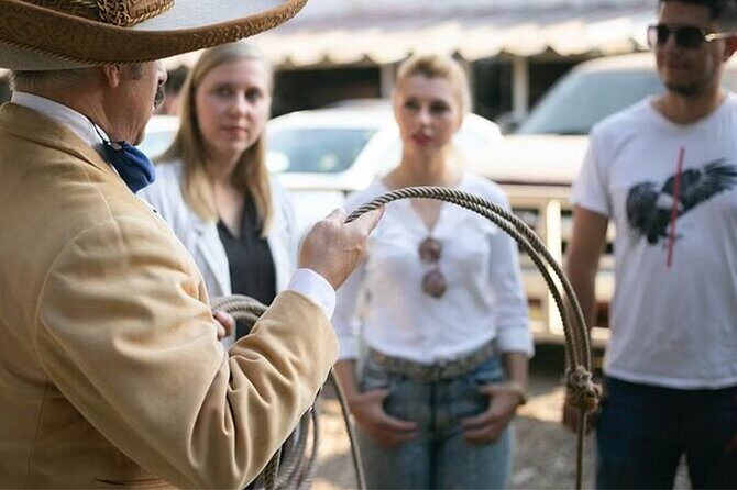 Adventure tour Between Charros, Mariachi and Parián de Tlaquepaque - Key Points