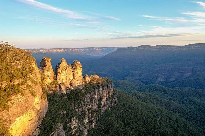Adventurous Blue Mountains hike up the iconic Three Sisters - What Makes This Hike Stand Out?
