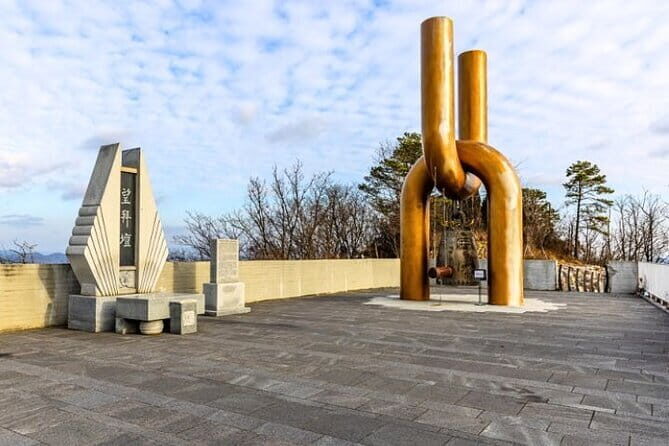 Aegibong Peace Ecopark Military Camp Visit and Bibimbap Tasting - Culinary Highlights: Bibimbap and Chili Paste Workshop