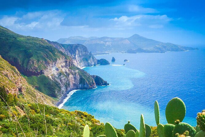 Aeolian Islands - Sailing week with skipper and assistant - Key Points