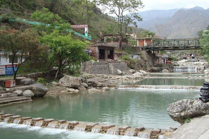 Affordable transfer from Delhi to Dehradun - Who Should Consider This Service?