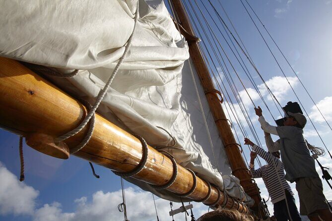 Afternoon Sail On A Charming Vintage Yacht Beer &. Wine Included - Key Points