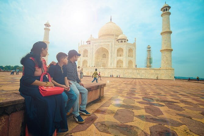 Agra Instagram Photoshoot By Local Professionals - Key Points