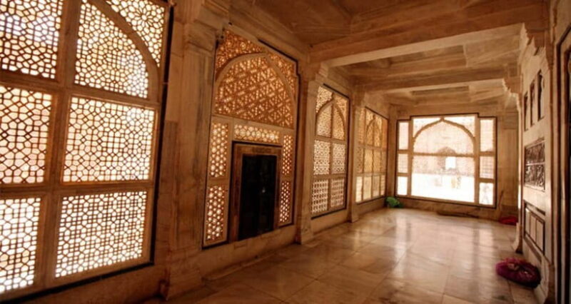Agra Local Heritage Walking Tour with Hotel Pick-Up - 4 Hour - Optional Sunset at Mehtab Bagh