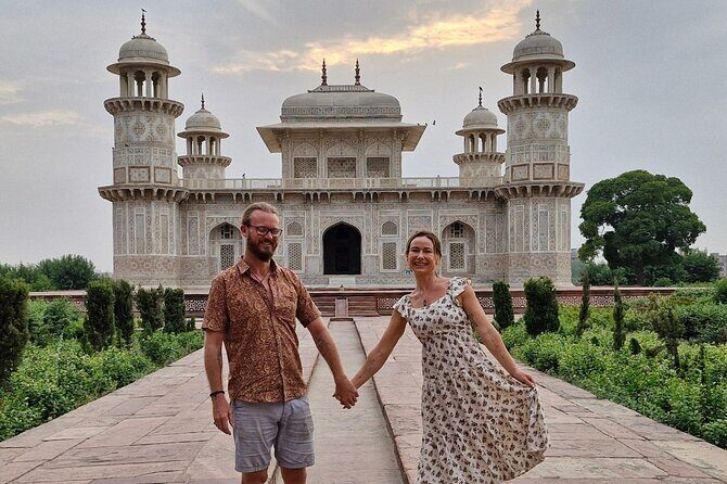 Agra Private Luxury Car Sightseeing Tour - Analyzing the Journey: What Makes This Tour Stand Out