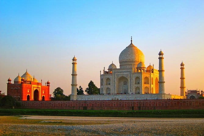 Agra: Taj Mahal, Agra Fort and Fatehpur Sikri Guided City Tour - The Magic of the Taj Mahal at Dawn