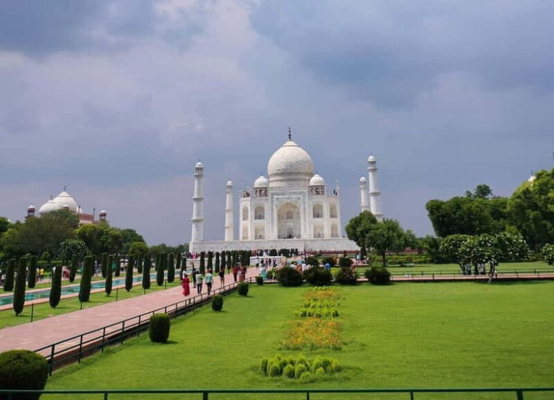 Agra: Taj Mahal Guided Tour with Photographer & Rental Saree - Key Points