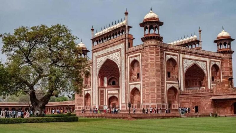 Agra: Taj Mahal Tour with Express Entry Tickets - Key Points