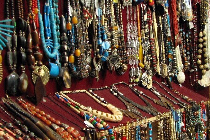 Ahmedabad's Colorful Manek Chowk Bazaar - Key Points
