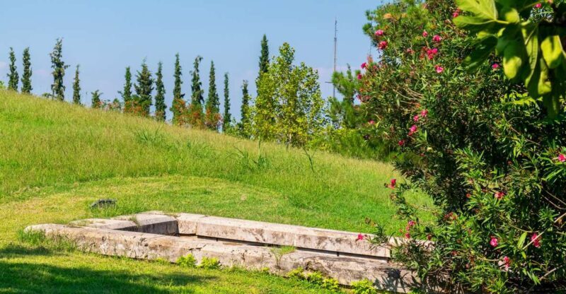 Aigai: Polycentric Museum & Royal Graves E-ticket with Audio - Key Points