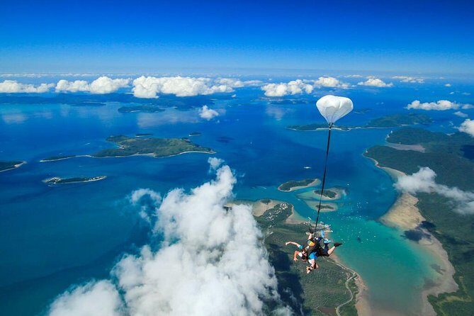 Airlie Beach Tandem Skydive Over the Whitsunday Islands - An Introduction to the Experience