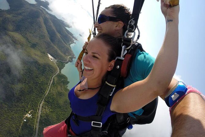 Airlie Beach Tandem Skydive Over the Whitsunday Islands - The Itinerary and What to Expect