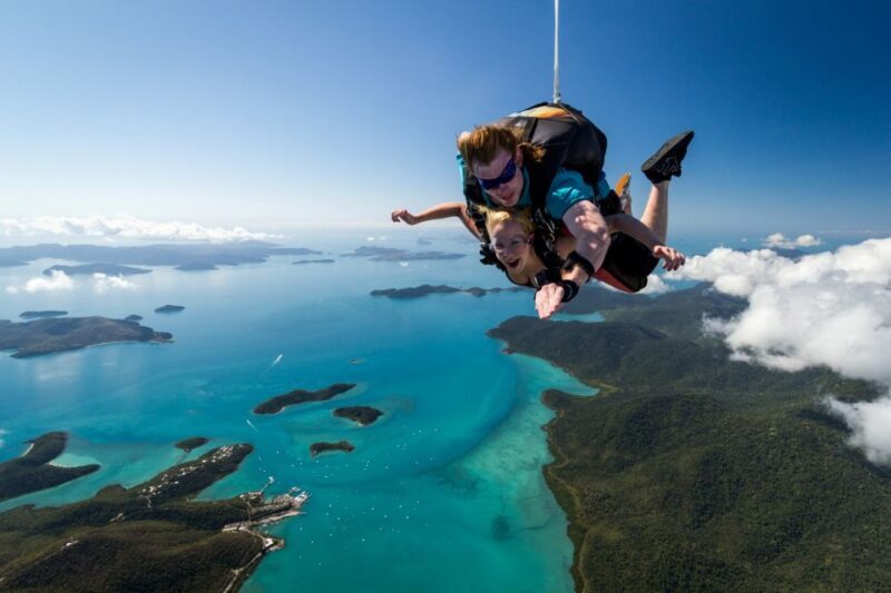 Airlie Beach: Tandem Skydive over the Whitsundays - A Thorough Look at the Experience