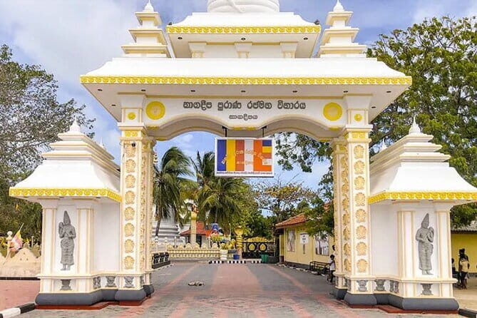Airplane Transfer between Colombo Airport (CMB) and Mattala Airport (HRI) - Is It Worth the Cost?