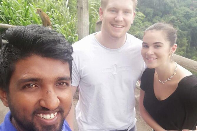Airport (CMB) to Colombo Private Taxi 24/7 Car, Van. - The Actual Pickup Experience
