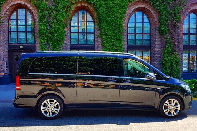Airport Limousine Transfer: Stockholm City to Arlanda Airport 1-7 Passengers - What You Can Expect from the Service
