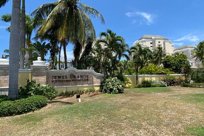 Airport Pickup and Drop off to any Hotel, Airbnb in Montego Bay - A Detailed Look at the Service