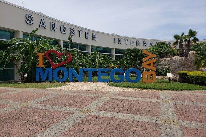 Airport Transfer Montego Bay: Riu Montego / Reggae / Palace - The Experience: What to Expect from Dweet Tours’ Airport Transfer in Montego Bay