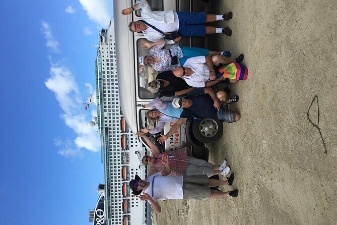 Airport Transfers from Fua'amotu International and Domestic Airport - First Impressions: Easy, Now-You-See-You-Found It Meet and Greet